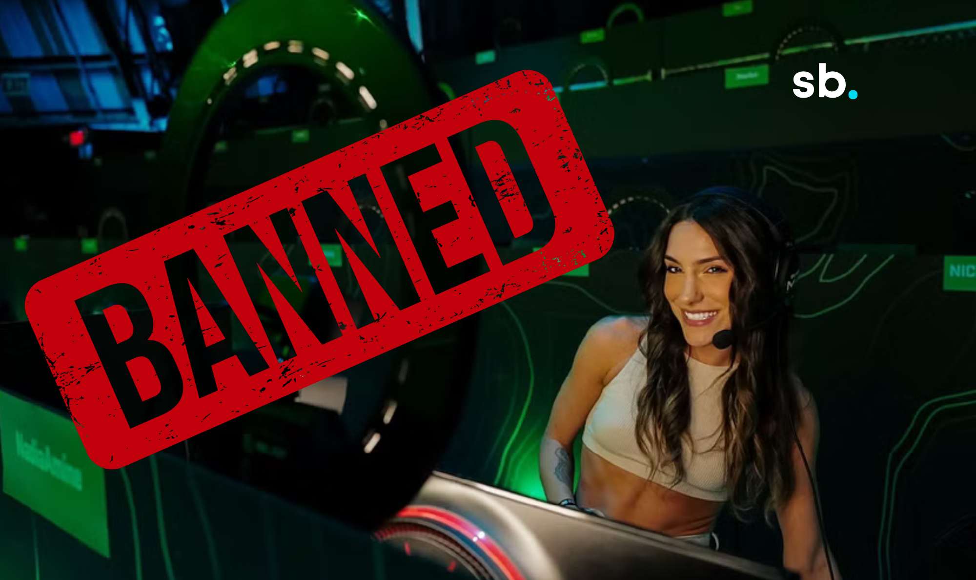 Oι προκλητικές φωτογραφίες της Nadia, την έβαλαν στη μαύρη λίστα από τα ...